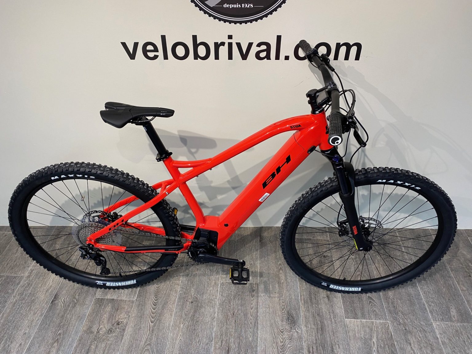 BH ATOM PRO 2022 - VeloBrival